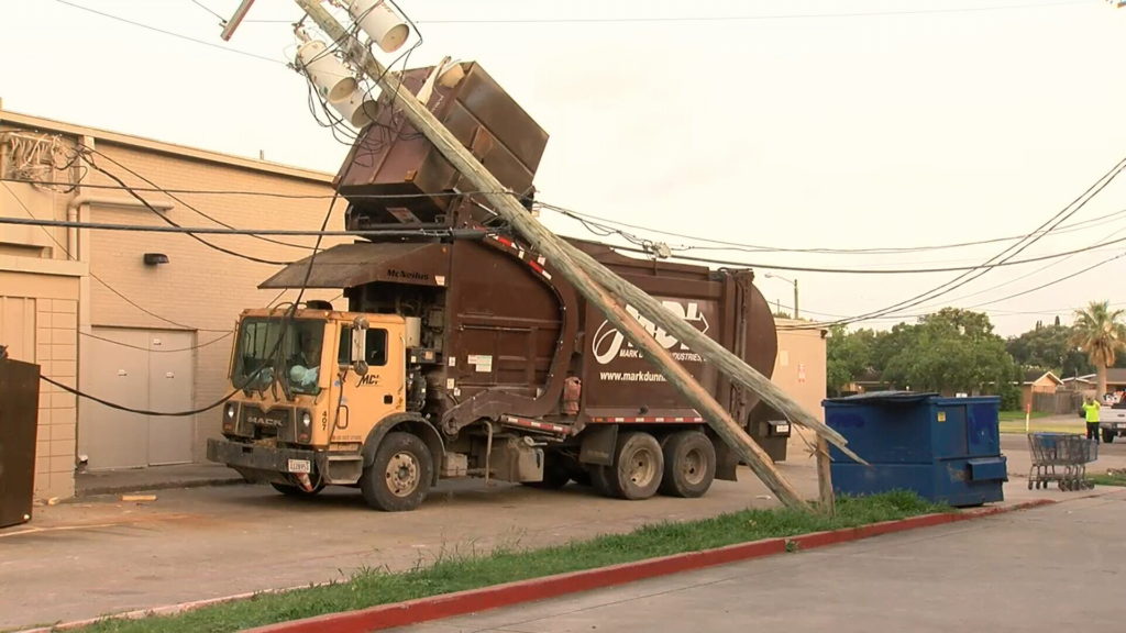 Garbage truck hits utility pole, 1000 homes without power